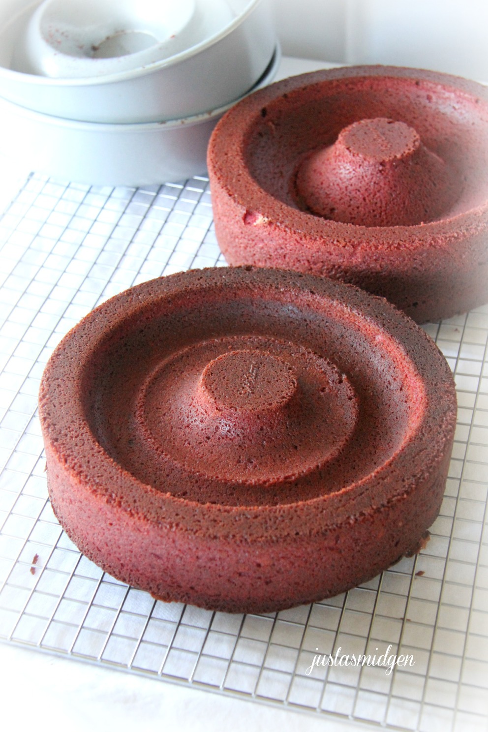 Red Velvet Chambord Surprise ♡ Cake with Ruffled Frosting » Just a Smidgen